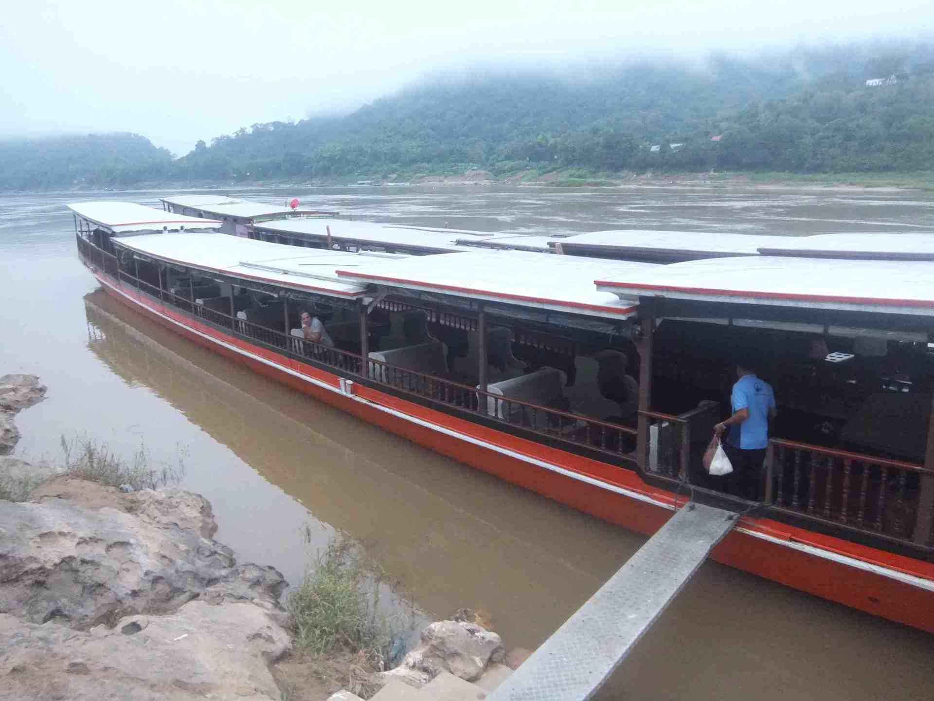 ラオスの川はどんな感じですか？: モンペイ