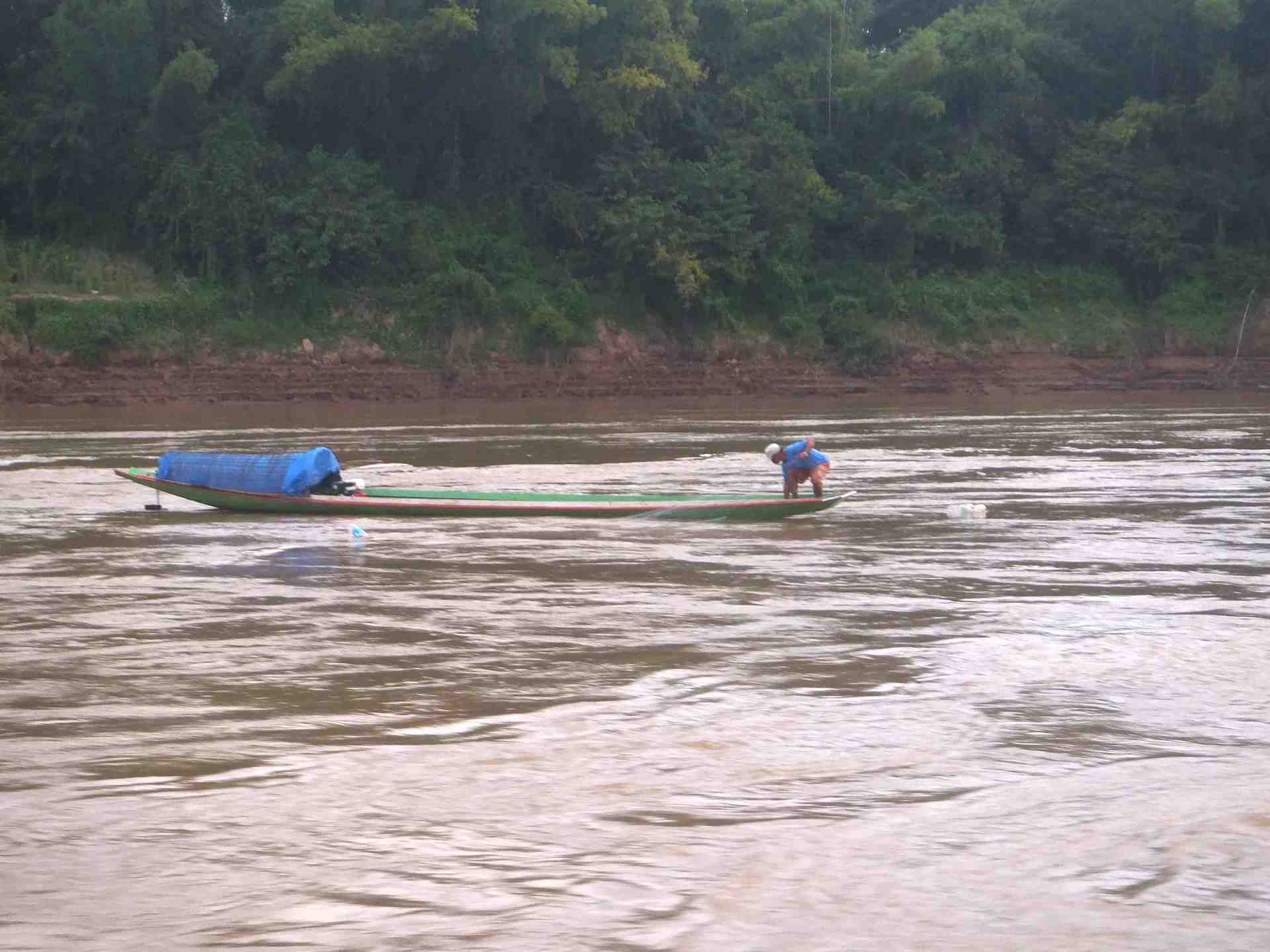ラオスの川はどんな感じですか？: モンペイ