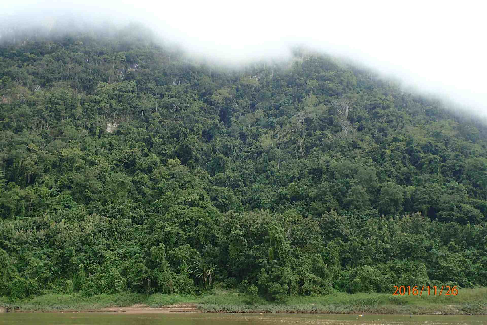 ラオスの川はどんな感じですか？: モンペイ